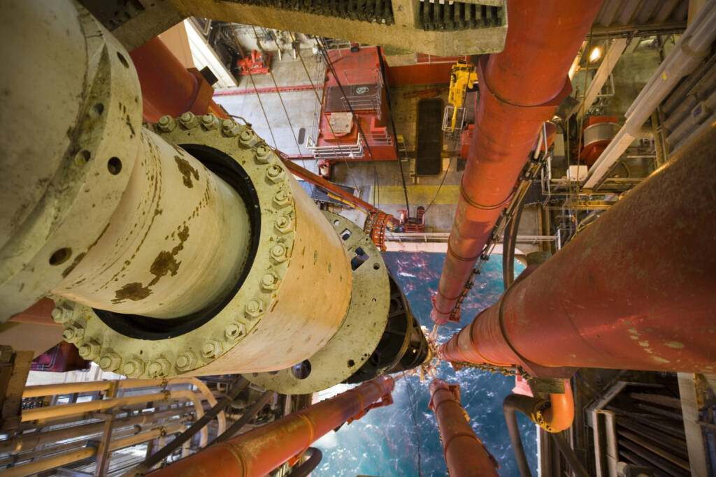 oil rig platform riser pipe view to sea | Kenexis